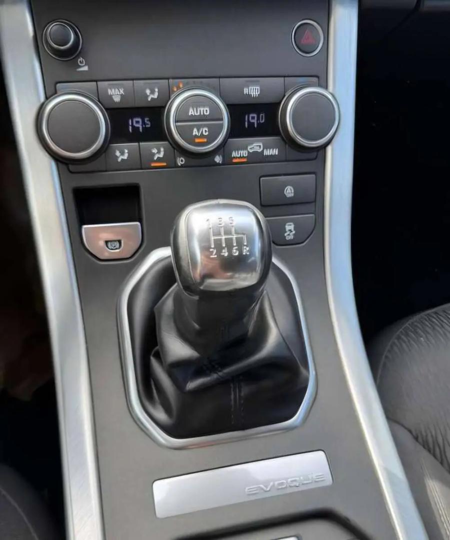 Melns Land Rover Range Rover Evoque 2018 Telšiai, ar dzinēja tilpumu 2.00 L un nobraukumu 106 tūkst. km par 8690 €, foto 17 vietnē AUTOMOTO.COM.LV