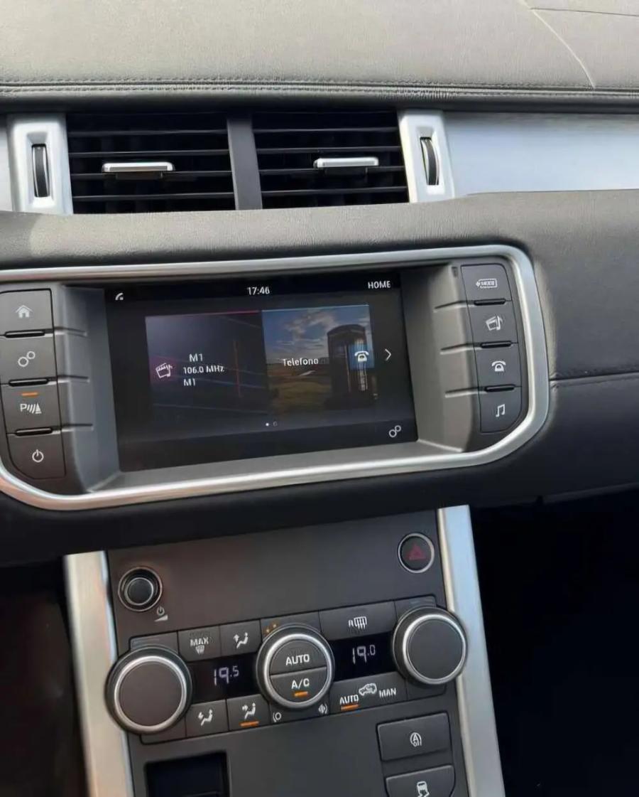 Melns Land Rover Range Rover Evoque 2018 Telšiai, ar dzinēja tilpumu 2.00 L un nobraukumu 106 tūkst. km par 8690 €, foto 18 vietnē AUTOMOTO.COM.LV