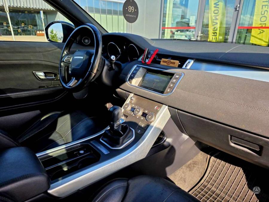 Black Land Rover Range Rover Evoque 2018 in Siauliai, with an engine capacity of 2.00 L and mileage of 208 thousand km for 12500 €, photo 17 on AUTOMOTO.COM.LV