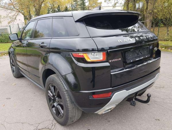 Black Land Rover Range Rover Evoque 2018 in Siauliai, with an engine capacity of 2.00 L and mileage of 150 thousand km for 10200 €, photo 5 on AUTOMOTO.COM.LV
