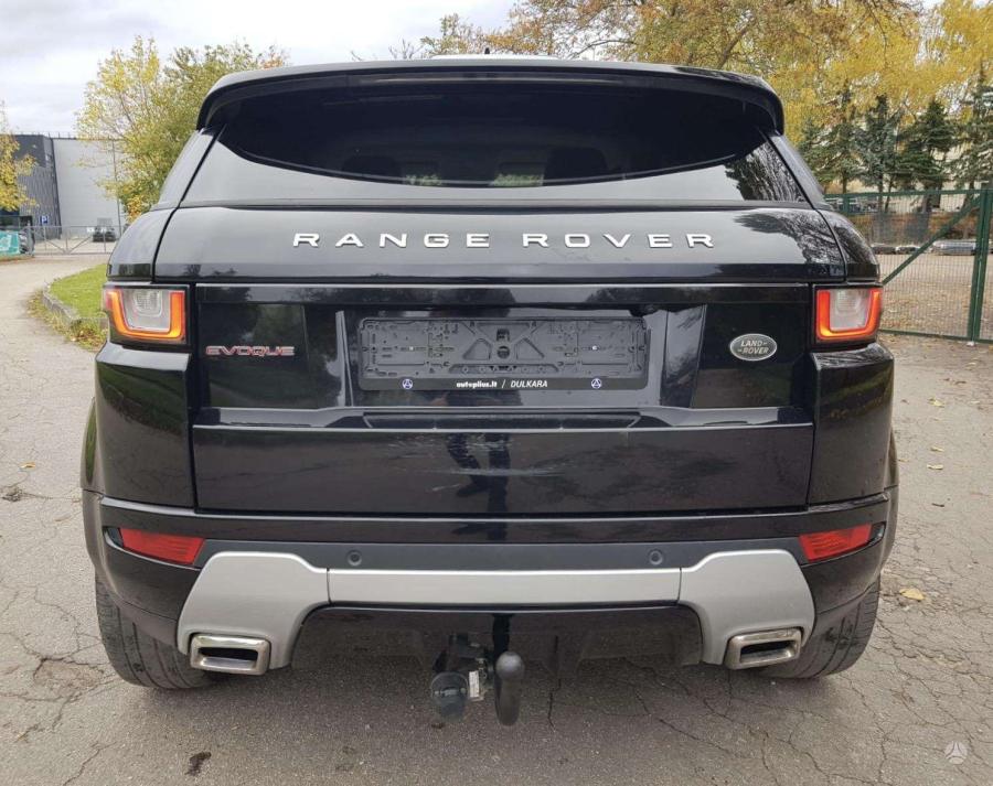 Black Land Rover Range Rover Evoque 2018 in Siauliai, with an engine capacity of 2.00 L and mileage of 150 thousand km for 10200 €, photo 6 on AUTOMOTO.COM.LV