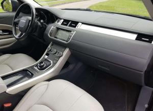 Black Land Rover Range Rover Evoque 2018 in Siauliai, with an engine capacity of 2.00 L and mileage of 150 thousand km for 10200 €, photo 8 on AUTOMOTO.COM.LV