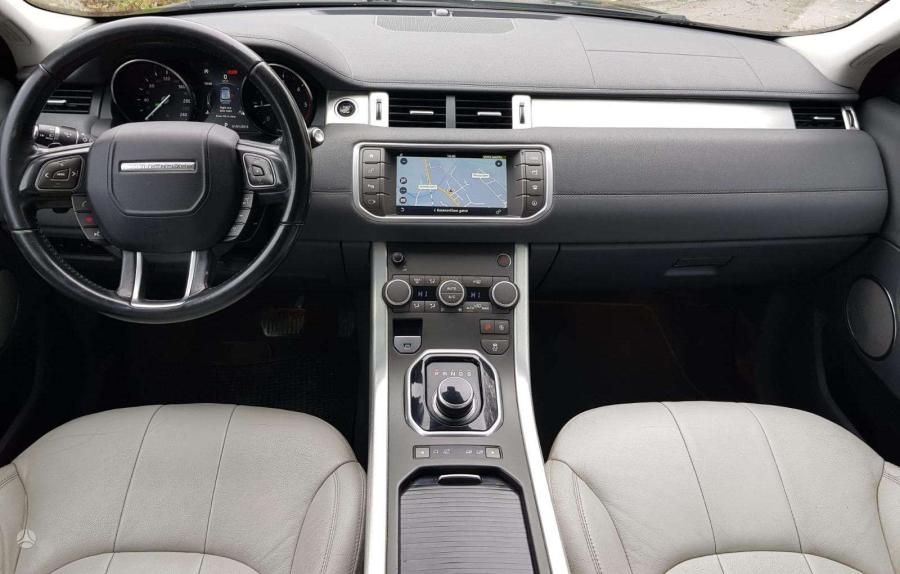 Black Land Rover Range Rover Evoque 2018 in Siauliai, with an engine capacity of 2.00 L and mileage of 150 thousand km for 10200 €, photo 9 on AUTOMOTO.COM.LV
