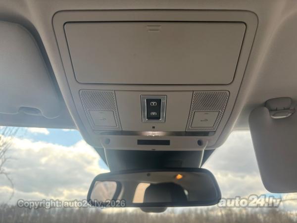 Black Land Rover Range Rover Evoque 2019 in Tallinn, with an engine capacity of 2.00 L and mileage of 106 thousand km for 19000 €, photo 9 on AUTOMOTO.COM.LV