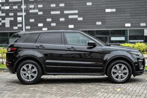 Black Land Rover Range Rover Evoque 2019 in Jelgava, with an engine capacity of 2.00 L and mileage of 161 thousand km for 13800 €, photo 10 on AUTOMOTO.COM.LV