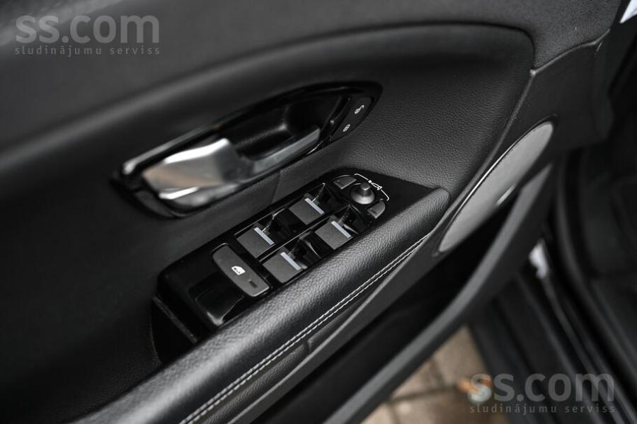 Black Land Rover Range Rover Evoque 2019 in Jelgava, with an engine capacity of 2.00 L and mileage of 161 thousand km for 13800 €, photo 20 on AUTOMOTO.COM.LV