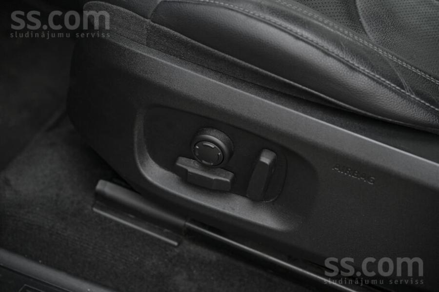 Black Land Rover Range Rover Evoque 2019 in Jelgava, with an engine capacity of 2.00 L and mileage of 161 thousand km for 13800 €, photo 22 on AUTOMOTO.COM.LV