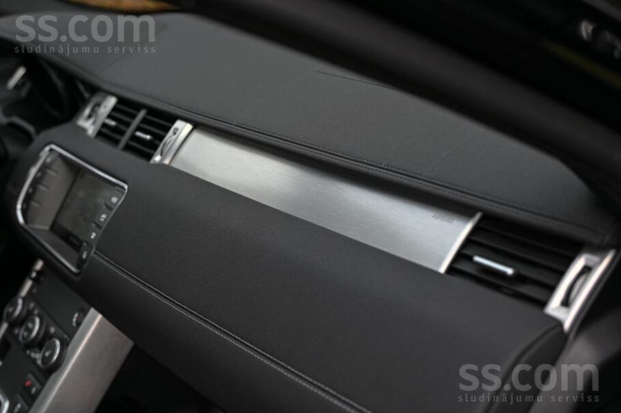 Black Land Rover Range Rover Evoque 2019 in Jelgava, with an engine capacity of 2.00 L and mileage of 161 thousand km for 13800 €, photo 30 on AUTOMOTO.COM.LV