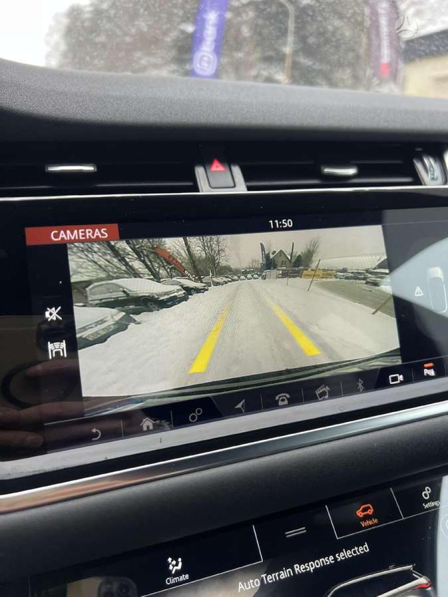 Black Land Rover Range Rover Evoque 2020 in Vilnius, with an engine capacity of 2.00 L and mileage of 97 thousand km for 21500 €, photo 15 on AUTOMOTO.COM.LV