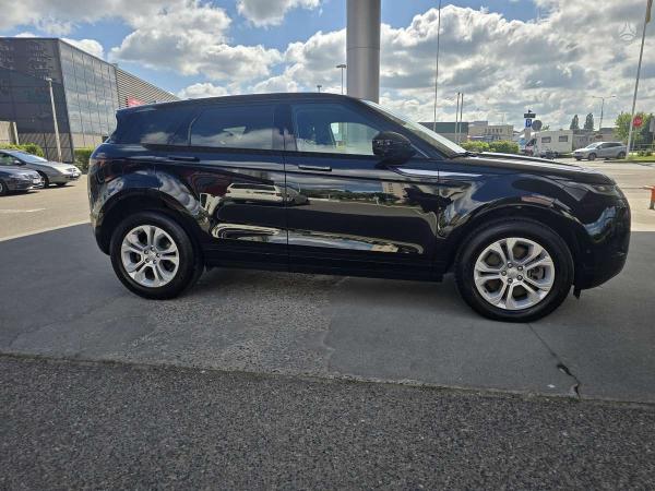 Melns Land Rover Range Rover Evoque 2022 Panevēža, ar dzinēja tilpumu 2.00 L un nobraukumu 64 tūkst. km par 32000 €, foto 3 vietnē AUTOMOTO.COM.LV