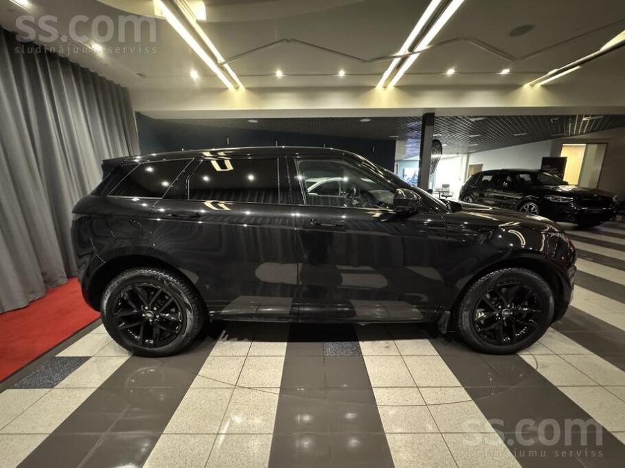 Black Land Rover Range Rover Evoque 2024 in Riga, with an engine capacity of 2.00 L and mileage of 15 thousand km for 43990 €, photo 4 on AUTOMOTO.COM.LV