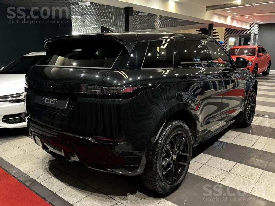 Black Land Rover Range Rover Evoque 2024 in Riga, with an engine capacity of 2.00 L and mileage of 15 thousand km for 43990 €, photo 5 on AUTOMOTO.COM.LV