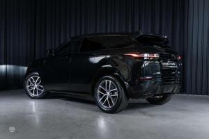 Black Land Rover Range Rover Evoque 2024 in Vilnius, with an engine capacity of 1.90 L and mileage of 8 thousand km for 47000 €, photo 7 on AUTOMOTO.COM.LV