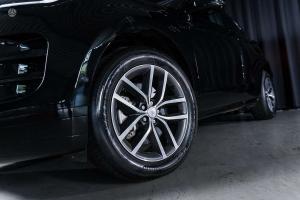 Black Land Rover Range Rover Evoque 2024 in Vilnius, with an engine capacity of 1.90 L and mileage of 8 thousand km for 47000 €, photo 14 on AUTOMOTO.COM.LV