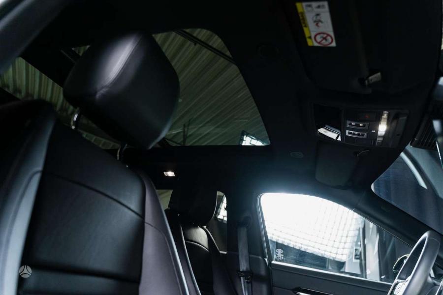 Black Land Rover Range Rover Evoque 2024 in Vilnius, with an engine capacity of 1.90 L and mileage of 8 thousand km for 47000 €, photo 29 on AUTOMOTO.COM.LV