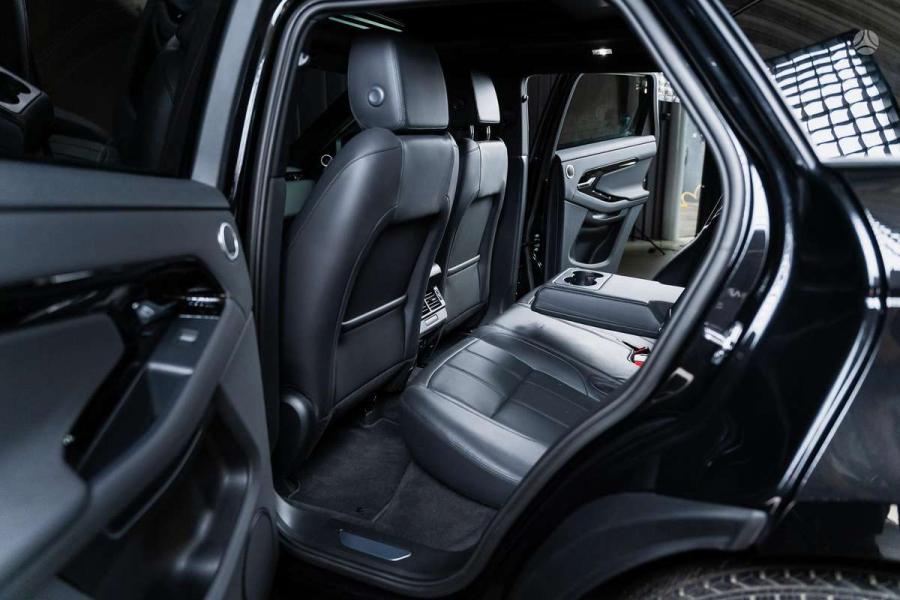Black Land Rover Range Rover Evoque 2024 in Vilnius, with an engine capacity of 1.90 L and mileage of 8 thousand km for 47000 €, photo 33 on AUTOMOTO.COM.LV