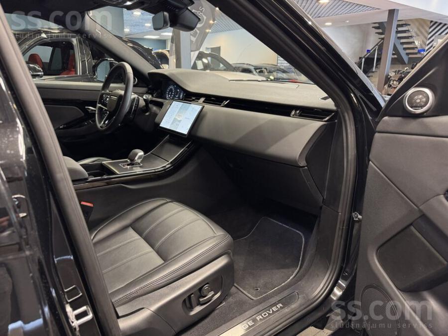 Melns Land Rover Range Rover Evoque 2025 Rīga, ar dzinēja tilpumu 2.00 L un nobraukumu 11 tūkst. km par 47990 €, foto 16 vietnē AUTOMOTO.COM.LV