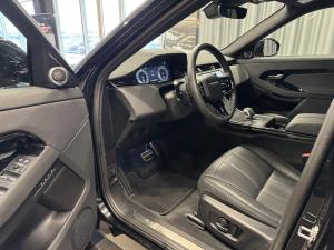 Melns Land Rover Range Rover Evoque 2025 Rīga, ar dzinēja tilpumu 2.00 L un nobraukumu 14 tūkst. km par 45990 €, foto 9 vietnē AUTOMOTO.COM.LV