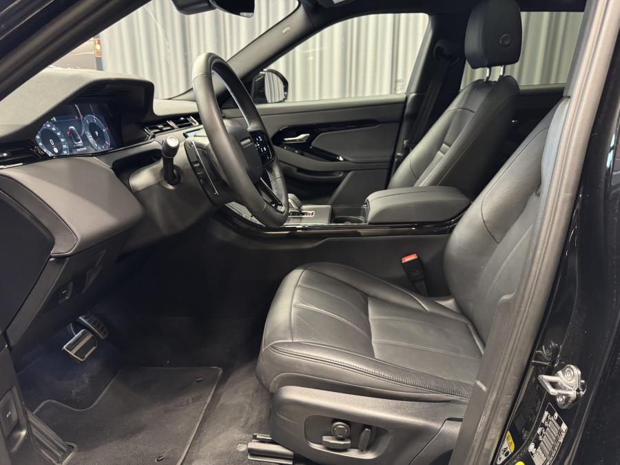 Melns Land Rover Range Rover Evoque 2025 Rīga, ar dzinēja tilpumu 2.00 L un nobraukumu 14 tūkst. km par 45990 €, foto 12 vietnē AUTOMOTO.COM.LV