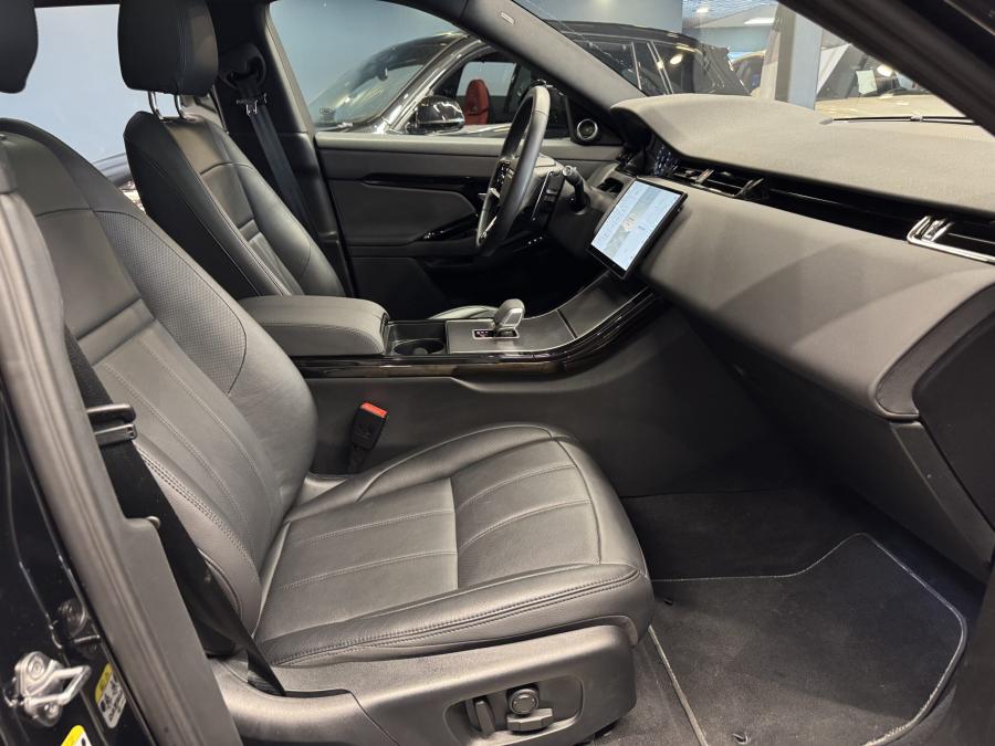 Melns Land Rover Range Rover Evoque 2025 Rīga, ar dzinēja tilpumu 2.00 L un nobraukumu 14 tūkst. km par 45990 €, foto 16 vietnē AUTOMOTO.COM.LV