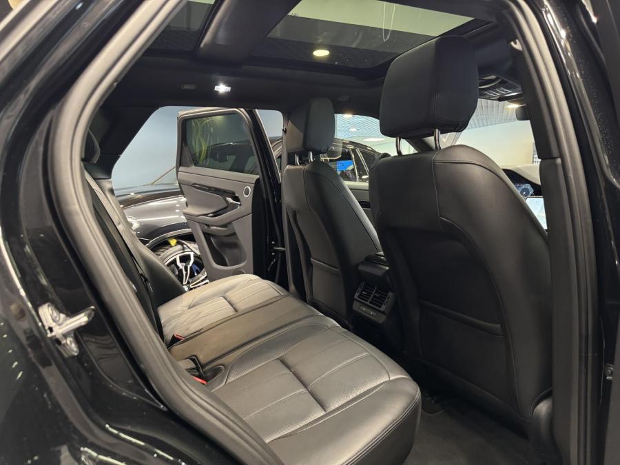 Melns Land Rover Range Rover Evoque 2025 Rīga, ar dzinēja tilpumu 2.00 L un nobraukumu 14 tūkst. km par 45990 €, foto 18 vietnē AUTOMOTO.COM.LV