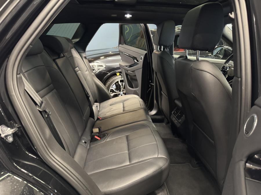 Melns Land Rover Range Rover Evoque 2025 Rīga, ar dzinēja tilpumu 2.00 L un nobraukumu 14 tūkst. km par 45990 €, foto 19 vietnē AUTOMOTO.COM.LV
