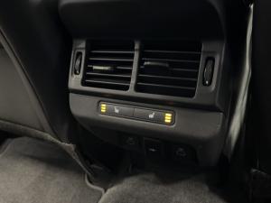 Melns Land Rover Range Rover Evoque 2025 Rīga, ar dzinēja tilpumu 2.00 L un nobraukumu 14 tūkst. km par 45990 €, foto 20 vietnē AUTOMOTO.COM.LV