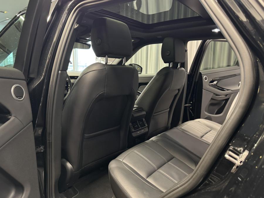 Melns Land Rover Range Rover Evoque 2025 Rīga, ar dzinēja tilpumu 2.00 L un nobraukumu 14 tūkst. km par 45990 €, foto 21 vietnē AUTOMOTO.COM.LV