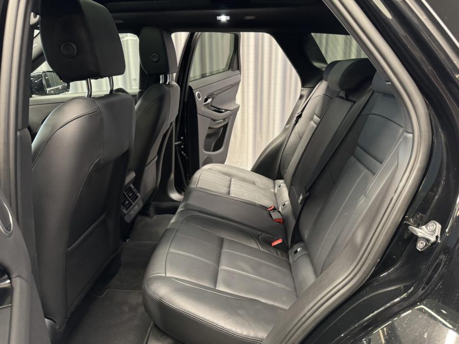 Melns Land Rover Range Rover Evoque 2025 Rīga, ar dzinēja tilpumu 2.00 L un nobraukumu 14 tūkst. km par 45990 €, foto 22 vietnē AUTOMOTO.COM.LV