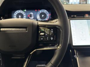 Melns Land Rover Range Rover Evoque 2025 Rīga, ar dzinēja tilpumu 2.00 L un nobraukumu 14 tūkst. km par 45990 €, foto 30 vietnē AUTOMOTO.COM.LV