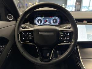 Melns Land Rover Range Rover Evoque 2025 Rīga, ar dzinēja tilpumu 2.00 L un nobraukumu 14 tūkst. km par 45990 €, foto 31 vietnē AUTOMOTO.COM.LV