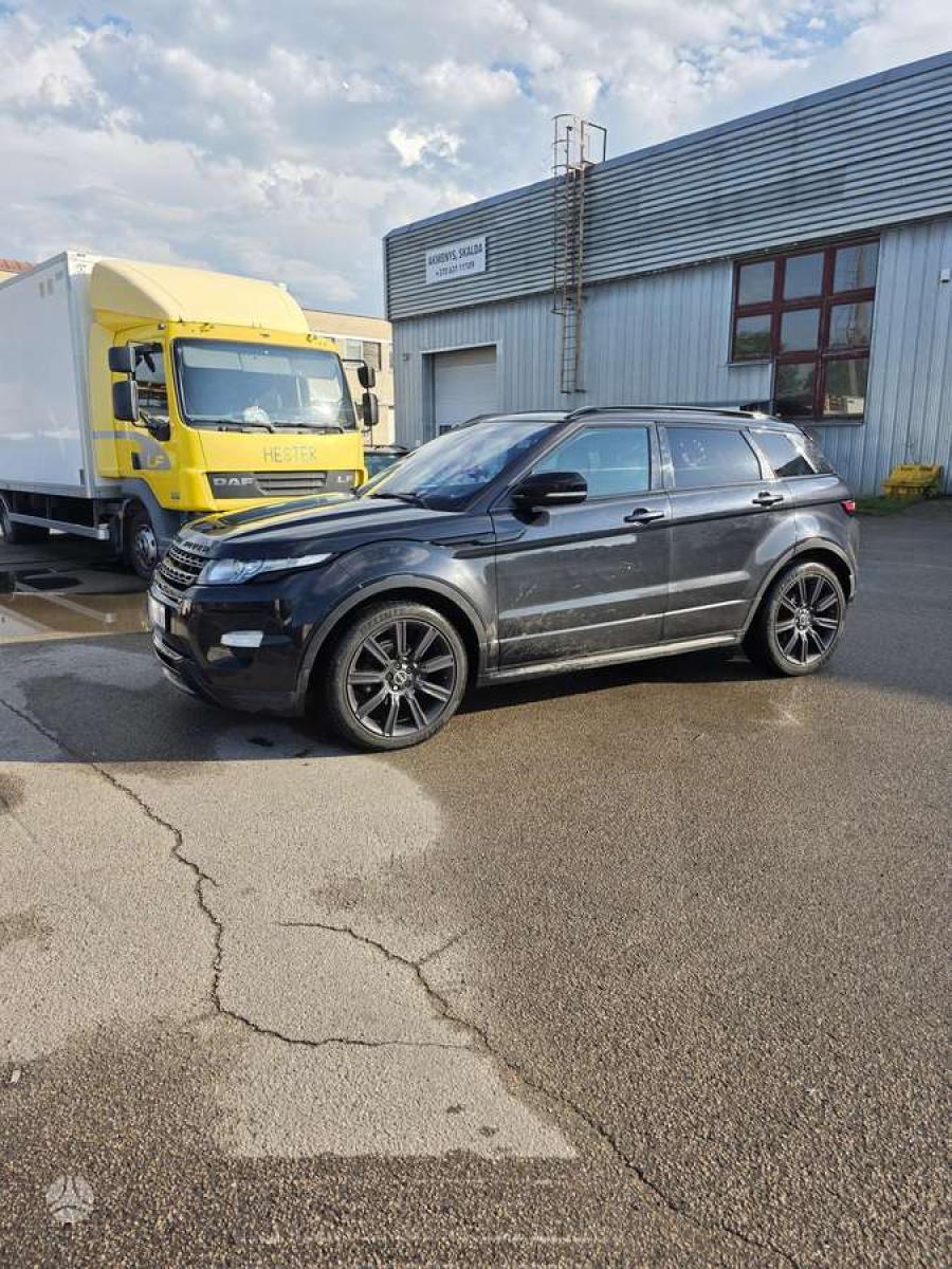 Black Land Rover Range Rover Evoque 2011 in Panevezys, with an engine capacity of 2.20 L and mileage of 302 thousand km for 4500 €, photo 3 on AUTOMOTO.COM.LV
