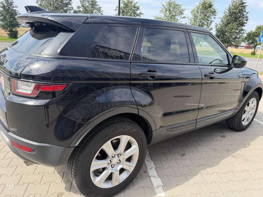 Black Land Rover Range Rover Evoque 2018 in Panevezys, with an engine capacity of 2.00 L and mileage of 56 thousand km for 13200 €, photo 5 on AUTOMOTO.COM.LV