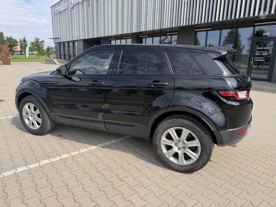Black Land Rover Range Rover Evoque 2018 in Panevezys, with an engine capacity of 2.00 L and mileage of 56 thousand km for 13200 €, photo 8 on AUTOMOTO.COM.LV