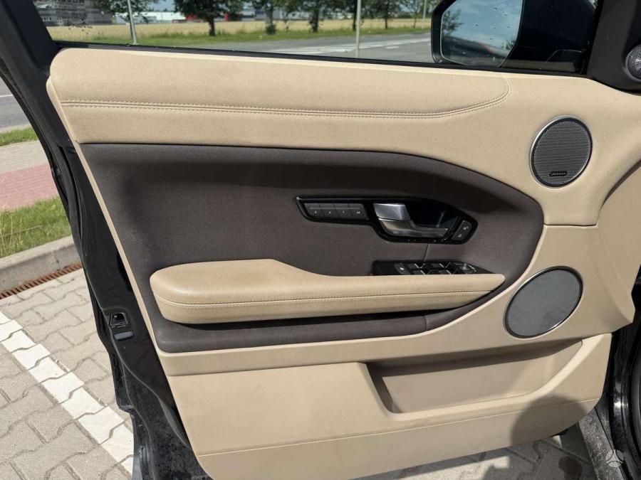 Black Land Rover Range Rover Evoque 2018 in Panevezys, with an engine capacity of 2.00 L and mileage of 56 thousand km for 13200 €, photo 9 on AUTOMOTO.COM.LV