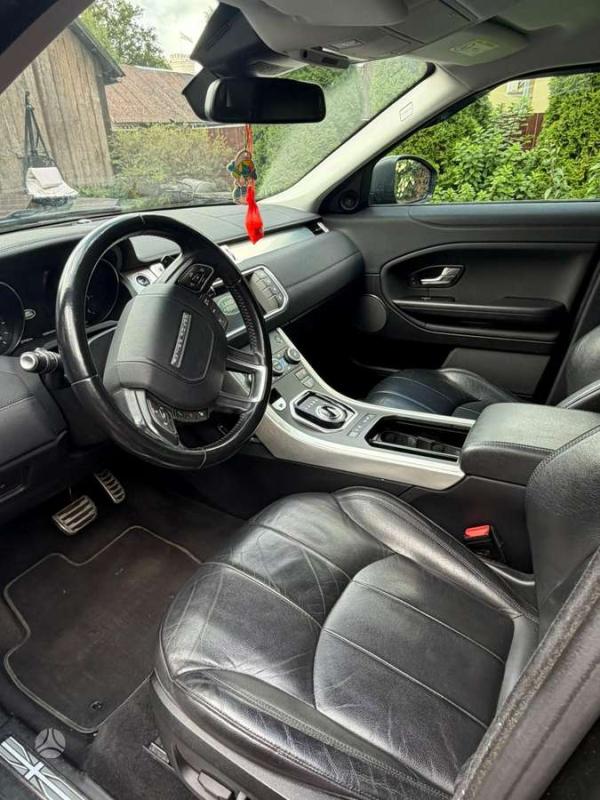 Black Land Rover Range Rover Evoque 2017 in Kuldiga, with an engine capacity of 0.00 L and mileage of 258 thousand km for 11400 €, photo 5 on AUTOMOTO.COM.LV