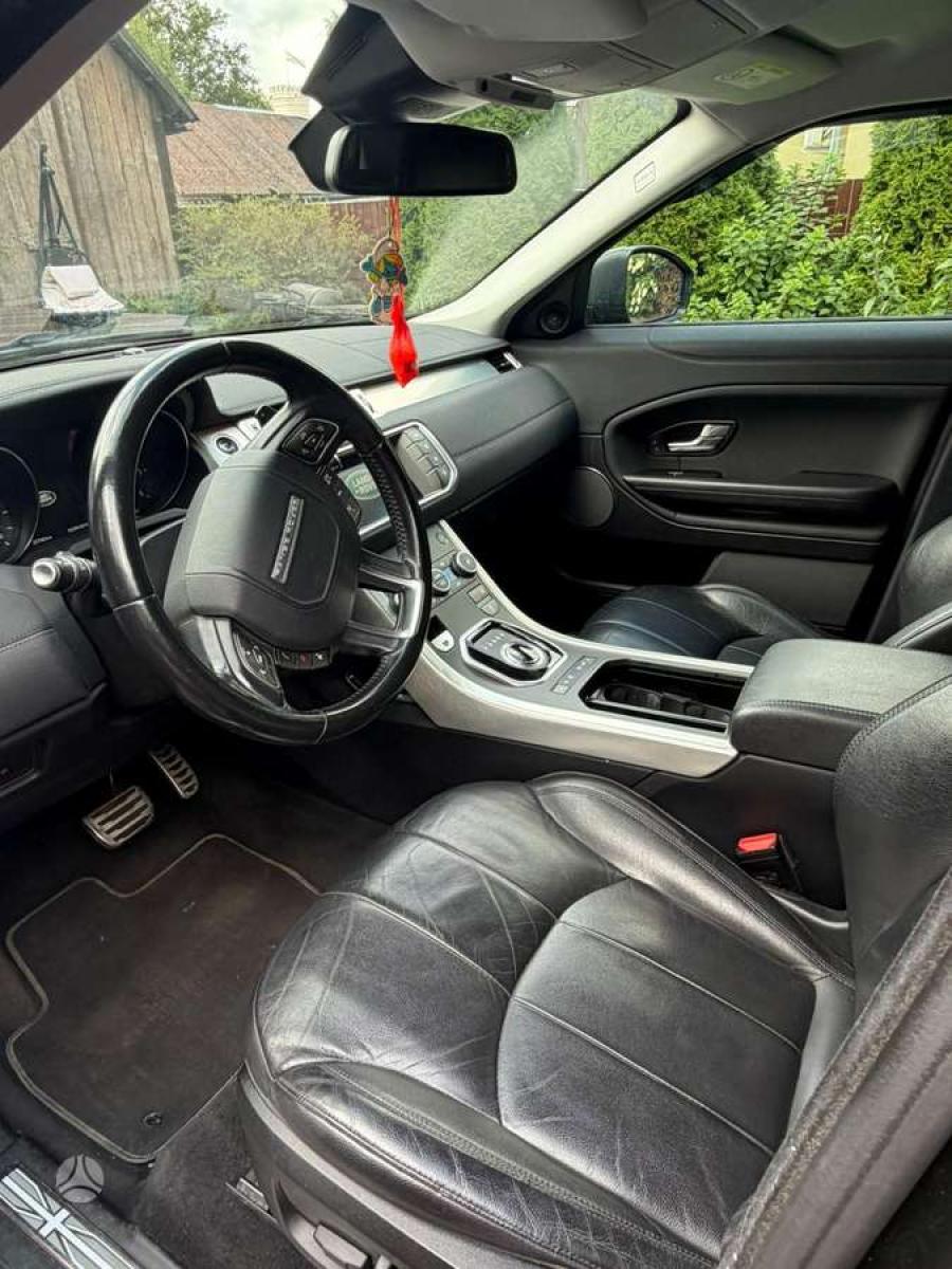 Melns Land Rover Range Rover Evoque 2017 Kuldīga, ar dzinēja tilpumu 0.00 L un nobraukumu 258 tūkst. km par 11400 €, foto 5 vietnē AUTOMOTO.COM.LV