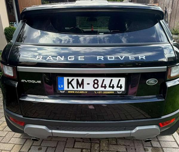 Black Land Rover Range Rover Evoque 2017 in Kuldiga, with an engine capacity of 0.00 L and mileage of 258 thousand km for 11400 €, photo 8 on AUTOMOTO.COM.LV