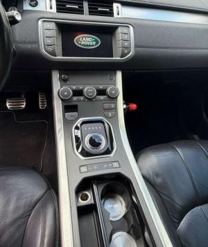 Melns Land Rover Range Rover Evoque 2017 Kuldīga, ar dzinēja tilpumu 0.00 L un nobraukumu 258 tūkst. km par 11400 €, foto 9 vietnē AUTOMOTO.COM.LV