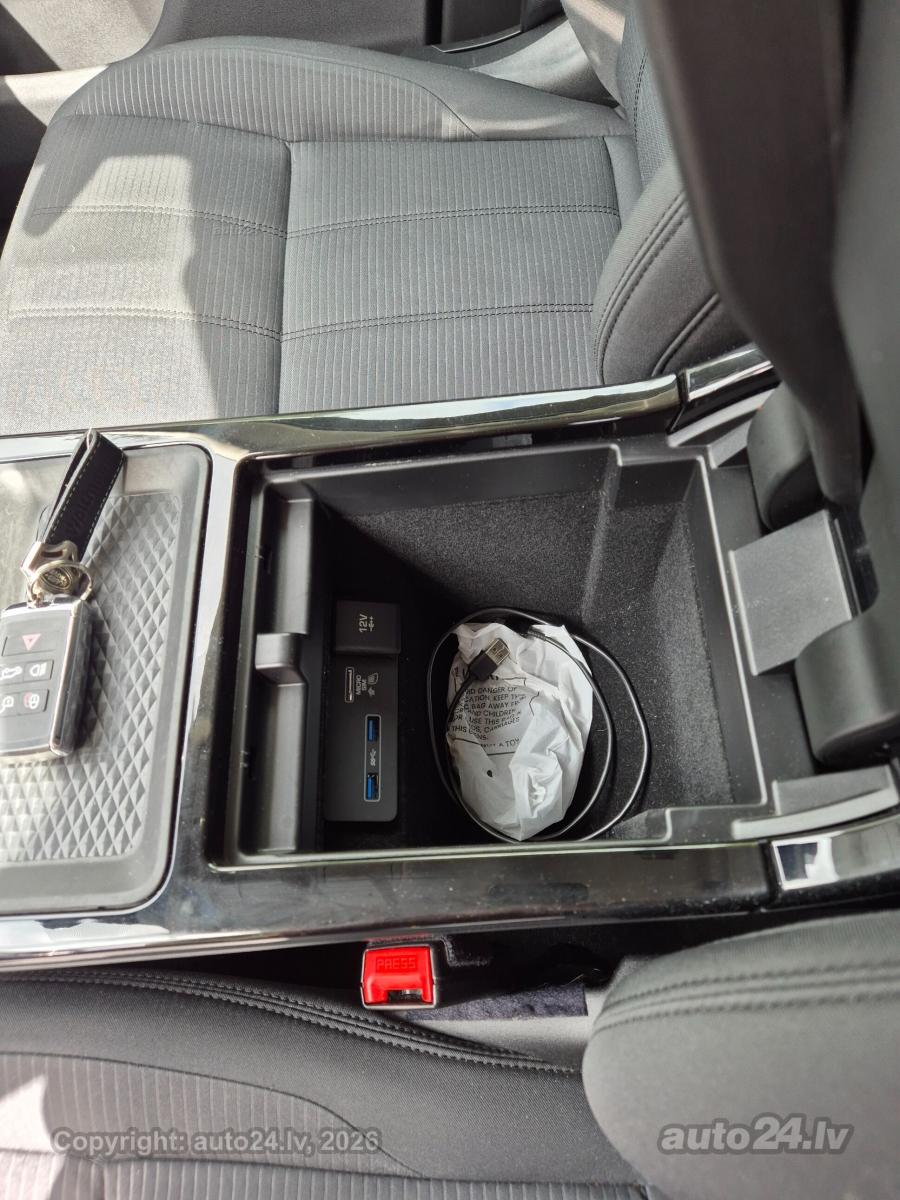 Melns Land Rover Range Rover Evoque 2020 Tallina, ar dzinēja tilpumu 2.00 L un nobraukumu 97 tūkst. km par 24500 €, foto 20 vietnē AUTOMOTO.COM.LV