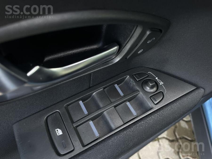 Blue Land Rover Range Rover Evoque 2012 in Riga, with an engine capacity of 2.20 L and mileage of 177 thousand km for 8490 €, photo 11 on AUTOMOTO.COM.LV