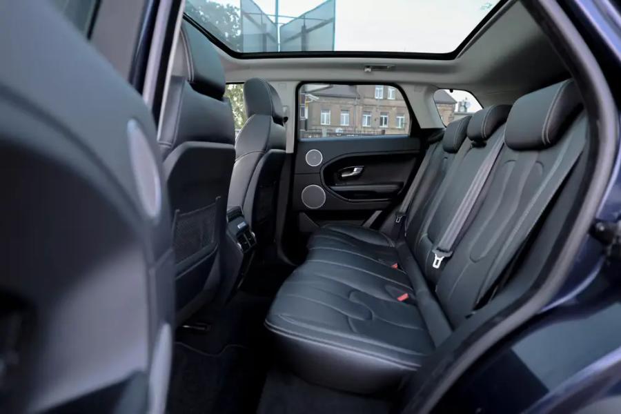 Blue Land Rover Range Rover Evoque 2014 in Jelgava, with an engine capacity of 2.20 L and mileage of 208 thousand km for 9600 €, photo 15 on AUTOMOTO.COM.LV