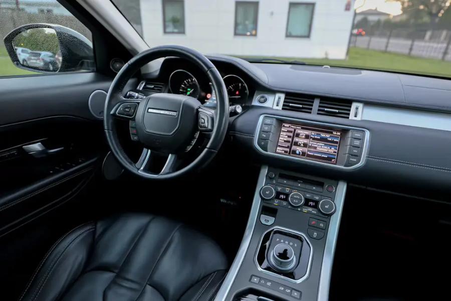 Blue Land Rover Range Rover Evoque 2014 in Jelgava, with an engine capacity of 2.20 L and mileage of 208 thousand km for 9600 €, photo 18 on AUTOMOTO.COM.LV