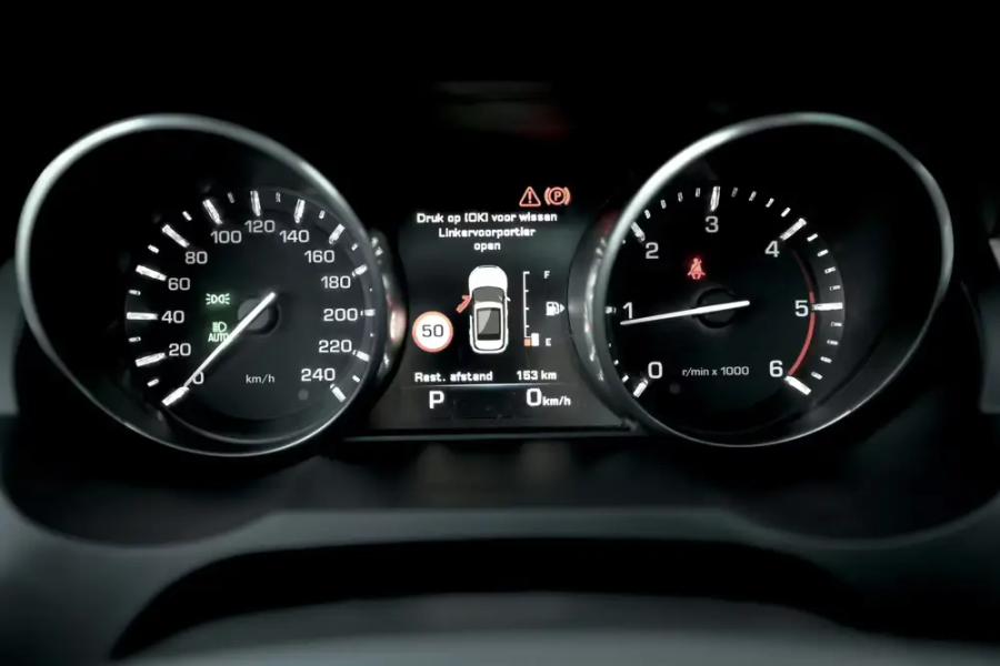 Blue Land Rover Range Rover Evoque 2014 in Jelgava, with an engine capacity of 2.20 L and mileage of 208 thousand km for 9600 €, photo 29 on AUTOMOTO.COM.LV