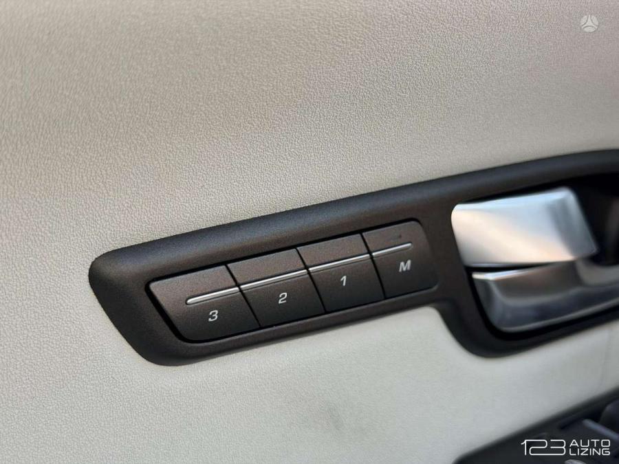 Blue Land Rover Range Rover Evoque 2016 in Taurage, with an engine capacity of 2.00 L and mileage of 101 thousand km for 10200 €, photo 25 on AUTOMOTO.COM.LV