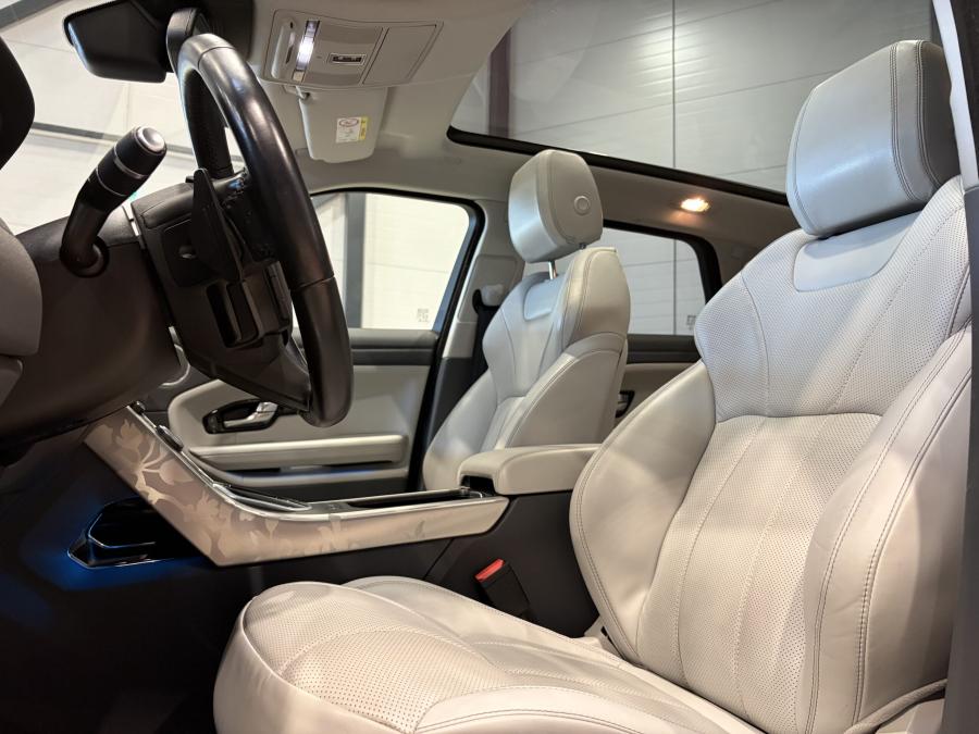 Blue Land Rover Range Rover Evoque 2016 in Riga, with an engine capacity of 2.00 L and mileage of 94 thousand km for 13900 €, photo 10 on AUTOMOTO.COM.LV