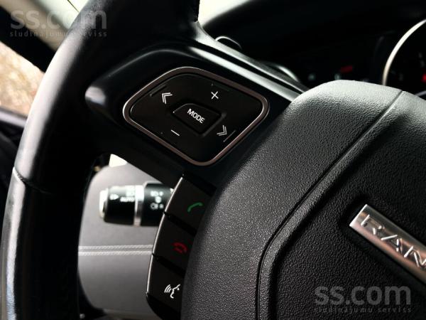 Blue Land Rover Range Rover Evoque 2018 in Jelgava, with an engine capacity of 2.00 L and mileage of 180 thousand km for 13996 €, photo 9 on AUTOMOTO.COM.LV