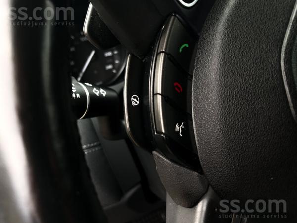 Blue Land Rover Range Rover Evoque 2018 in Jelgava, with an engine capacity of 2.00 L and mileage of 180 thousand km for 13996 €, photo 10 on AUTOMOTO.COM.LV