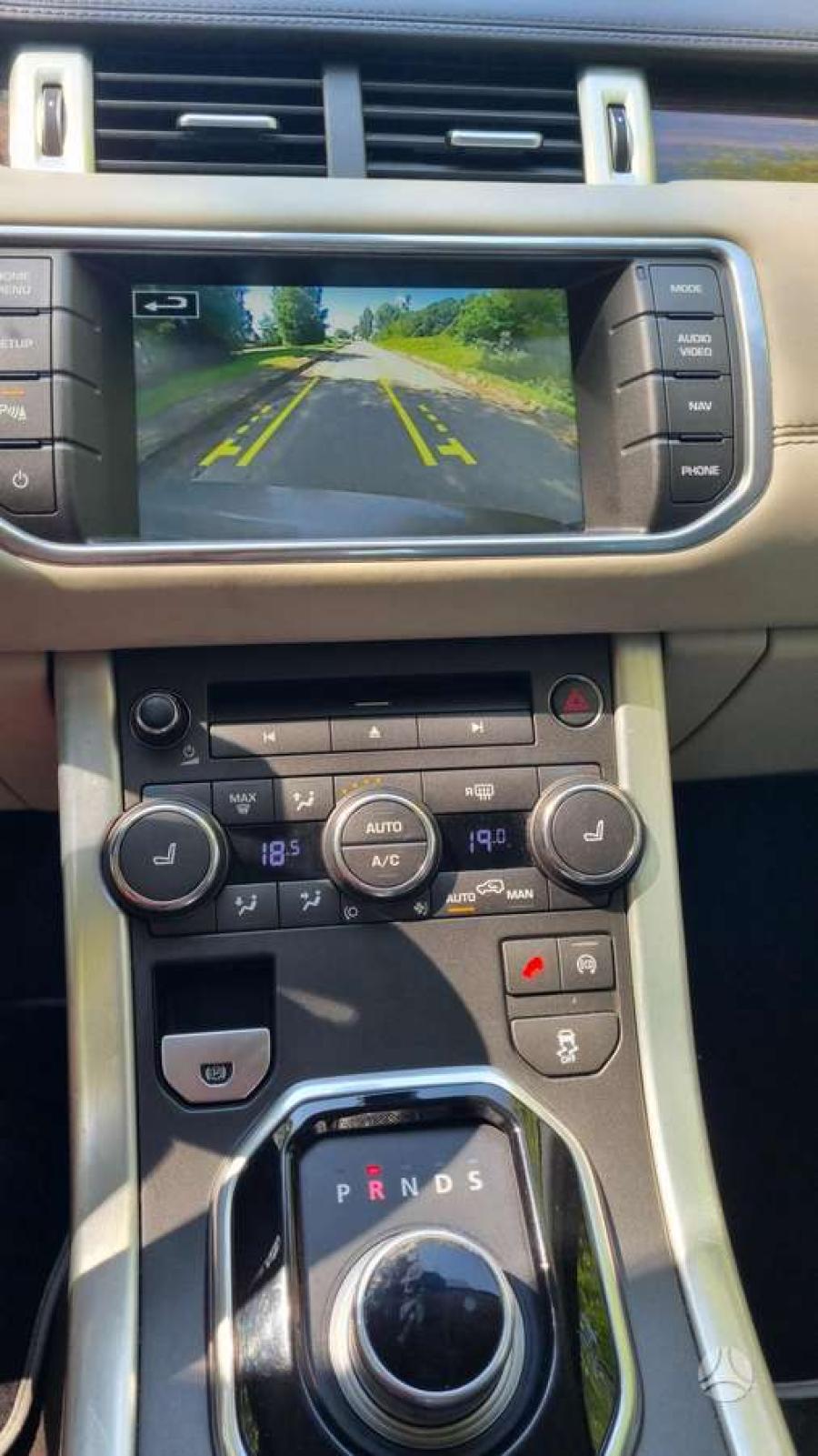 Brown Land Rover Range Rover Evoque 2015 in Taurage, with an engine capacity of 2.18 L and mileage of 174 thousand km for 9900 €, photo 17 on AUTOMOTO.COM.LV
