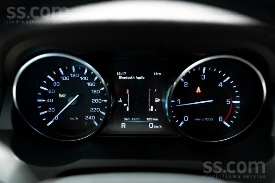 Brown Land Rover Range Rover Evoque 2015 in Riga, with an engine capacity of 2.20 L and mileage of 167 thousand km for 8990 €, photo 18 on AUTOMOTO.COM.LV